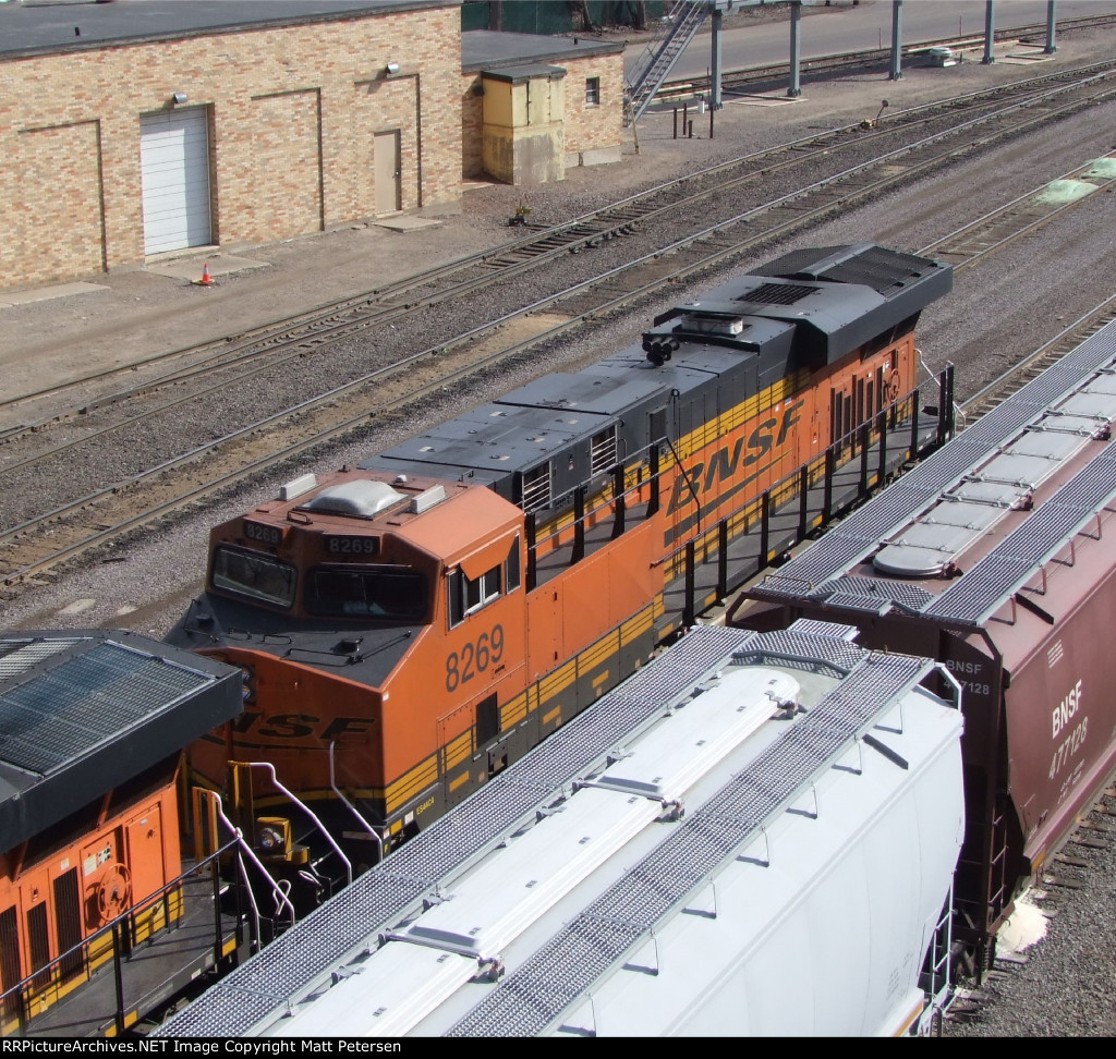 BNSF 8269